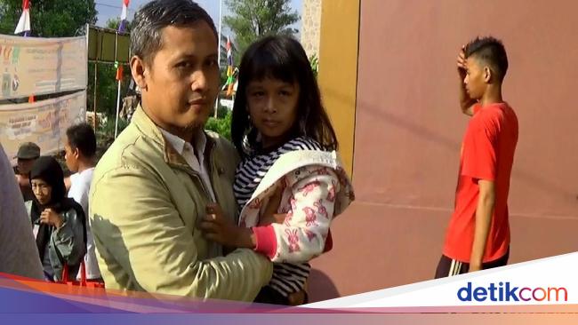2 Anak Dasirin yang Sempat Tinggal di Kandang Kerbau Cerebral Palsy 2 Anak Dasirin yang Sempat Tinggal di Kandang Kerbau Cerebral Palsy