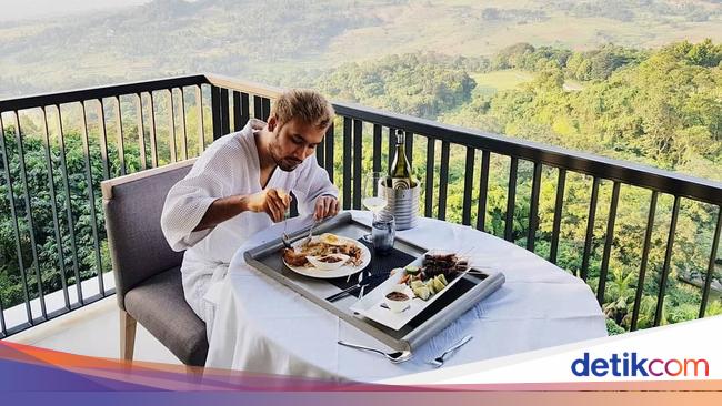 Yuk, Kenalan dengan JFlow, Rapper Ganteng yang Hobi Minum Jamu!