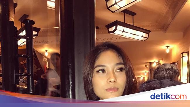 Ini Pose Cantik Garneta Haruni Saat Makan Bersama Sang Putri
