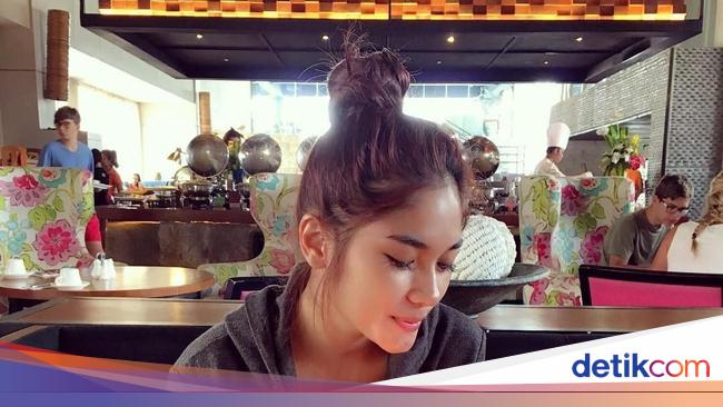 Ini Pose Cantik Garneta Haruni Saat Makan Bersama Sang Putri