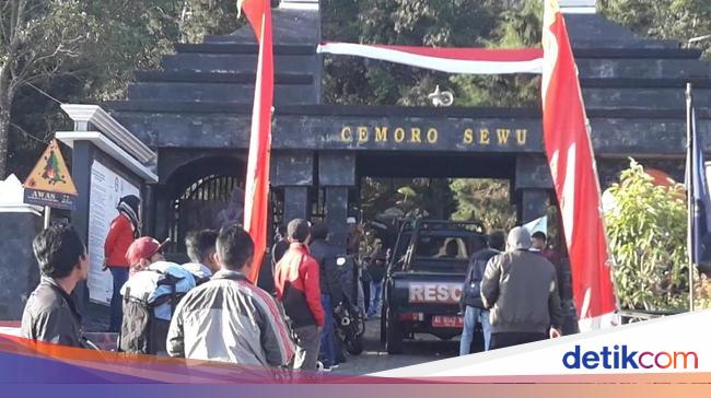 Gunung Lawu Kembali Terbakar Ratusan Pendaki Dievakuasi
