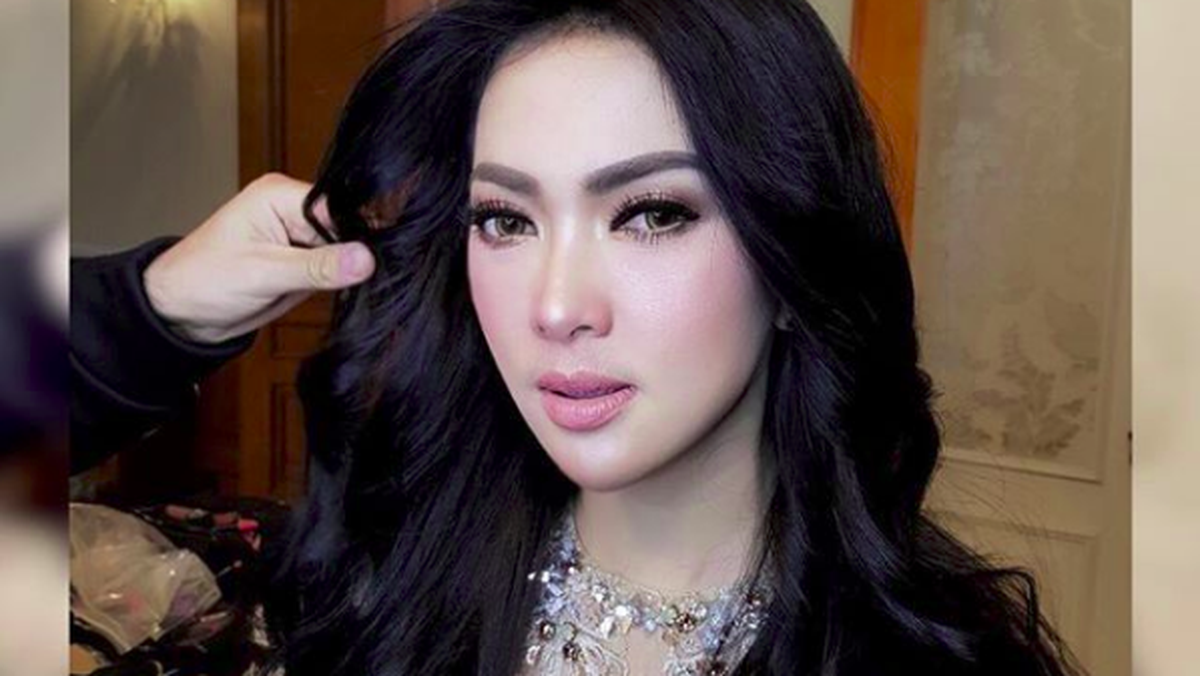 Pose Olahraga Syahrini, Penyanyi dengan Tiket Konser Rp 25 Juta