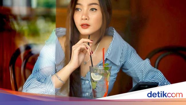 Cantiknya Patricia Razer Saat Kulineran Bareng Rezky Adhitya