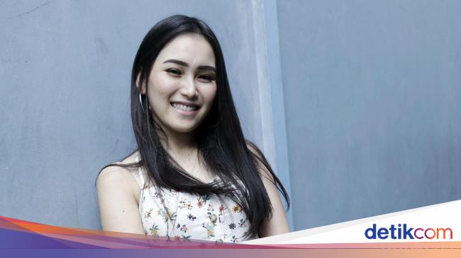 Deretan Artis Cantik yang Menyandang Status Janda di Usia Muda Deretan Artis Cantik yang Menyandang Status Janda di Usia Muda