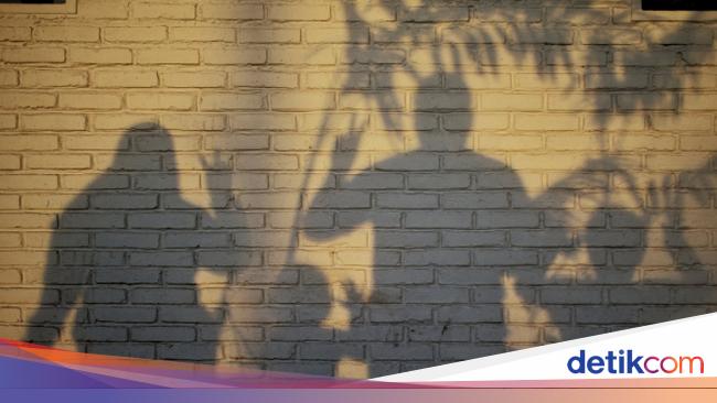 bayangan kita
