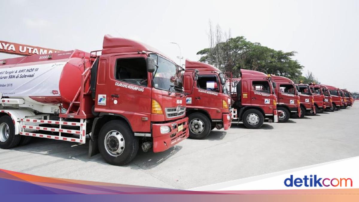 Viral Foto Truk Tangki Pertamina Isi BBM di SPBU Shell, Dipastikan Hoax