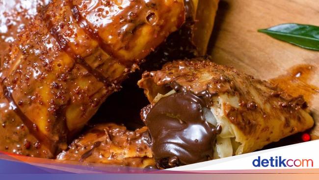 Sore Ini Paling Enak Makan Piscok Lumer Berlimpah Cokelat