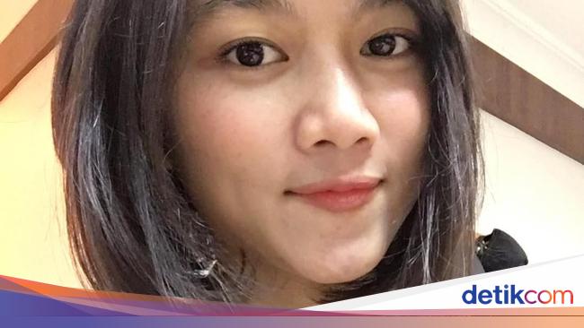 Cantiknya Briptu Dara Intan, Polwan yang Suka Makan Cotton Candy