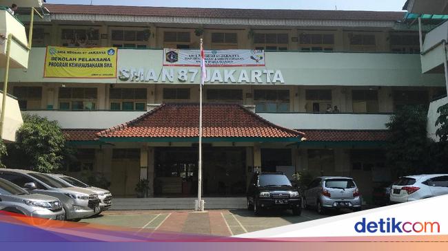 Kontroversi Guru SMA 87 Dituding Doktrin Anti-Jokowi