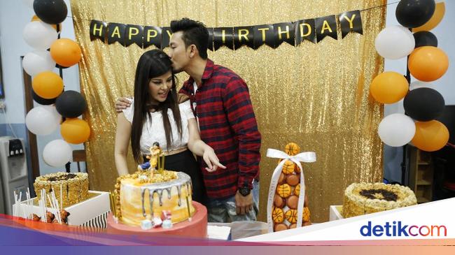 Terungkap! Alasan Dita Soedarjo-Denny Sumargo Putus dan Batal Nikah Terungkap! Alasan Dita Soedarjo-Denny Sumargo Putus dan Batal Nikah