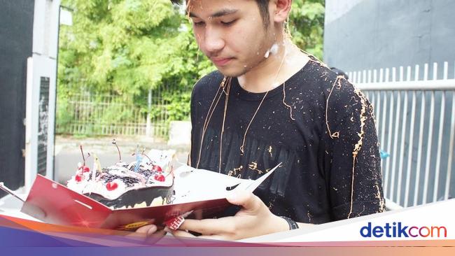 Begini Pose Makan Masinis Ganteng Jevi Santosa yang Seperti Dedek Gemes