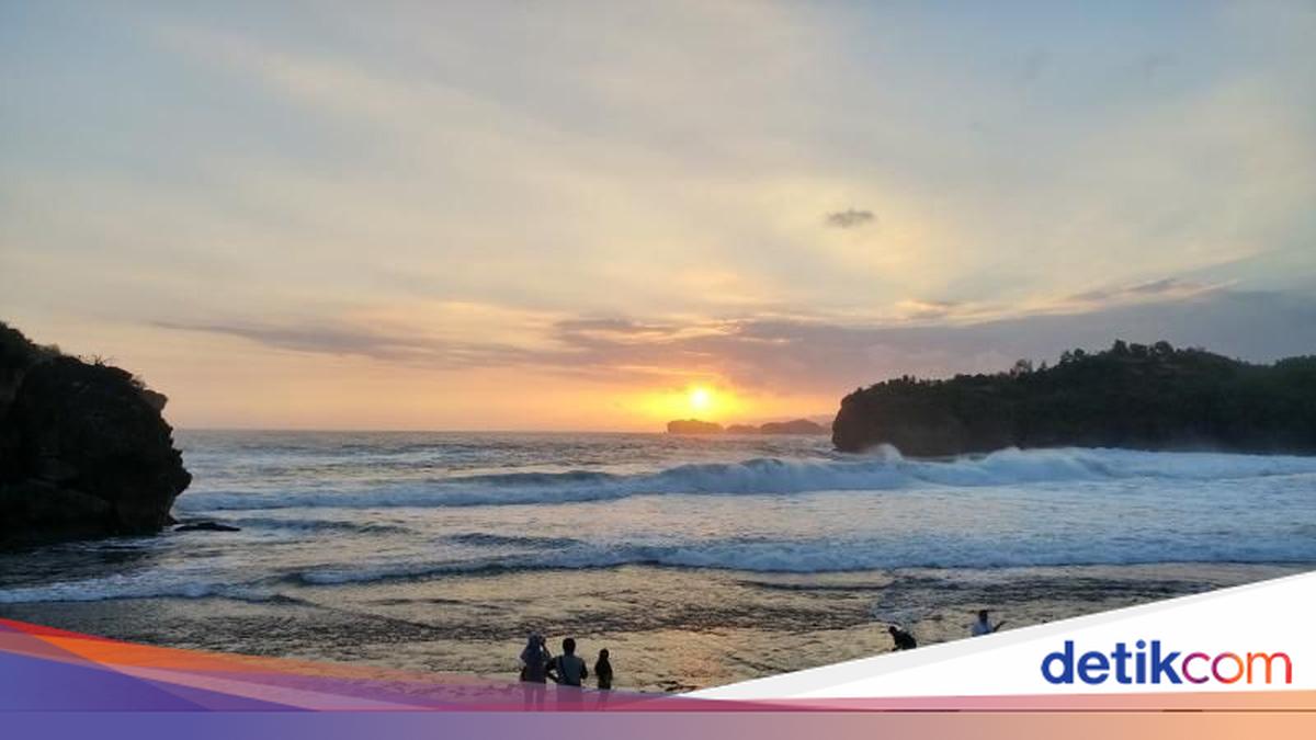 Pantai Srau di Pacitan, Wisata Pasir Putih dengan Panorama Samudra Hindia