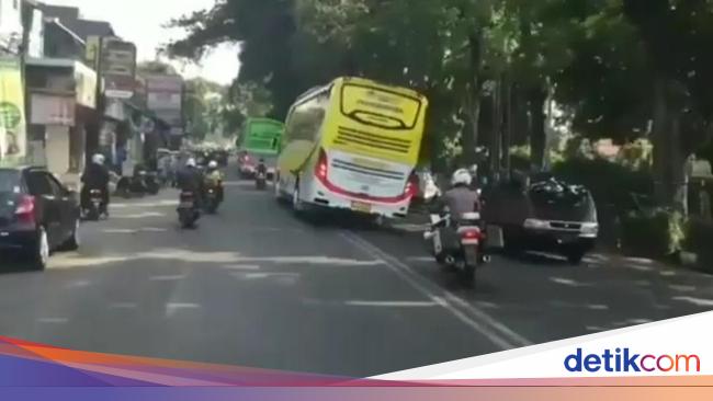 Ketemu Sopir Bus Ugal-ugalan, Ini yang Harus Dilakukan