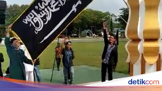 Fakta-fakta Pengibaran Bendera HTI di DPRD Poso yang Viral