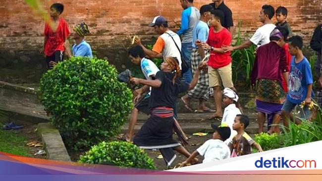 Tradisi Perang Topat, Simbol Keberagaman Masyarakat Lombok