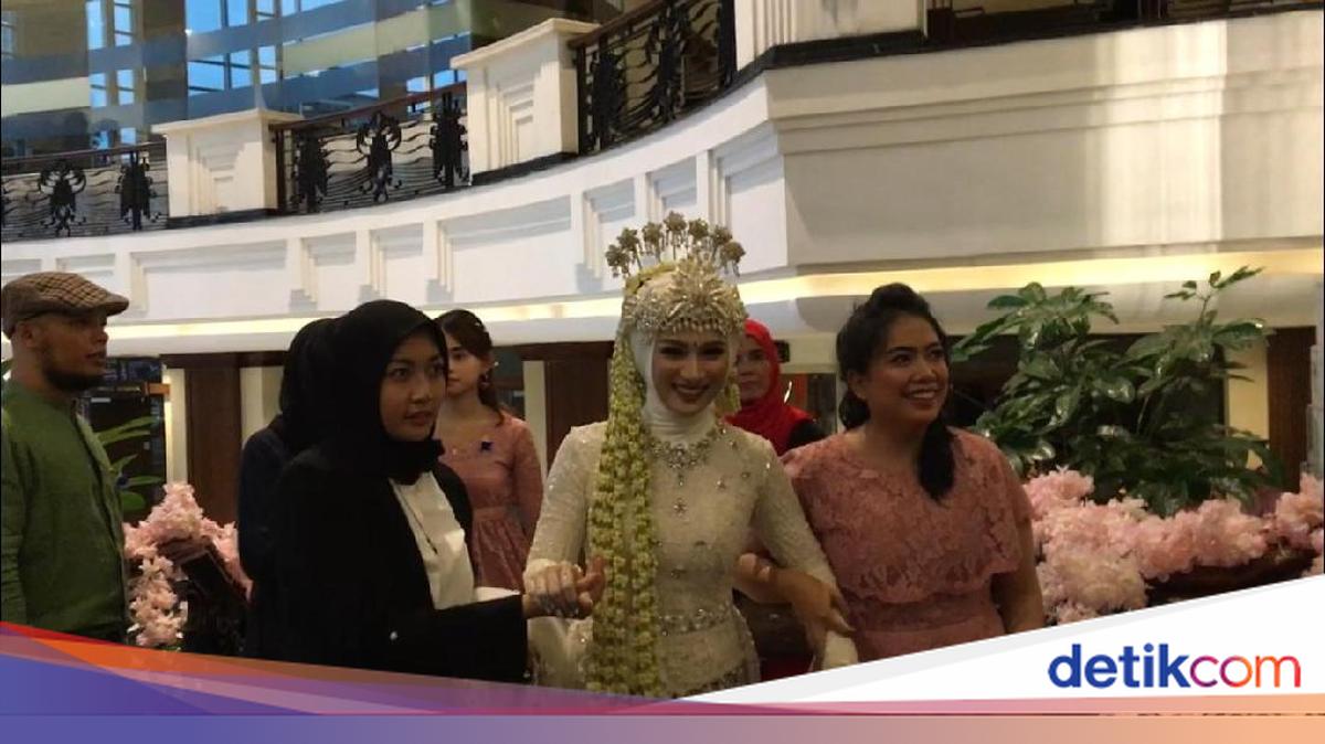 Sah! Melody eks JKT48 Resmi Menikah