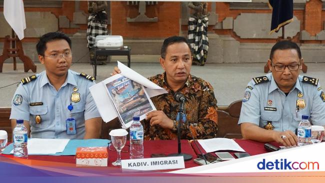 Imigrasi Bantah Foto Selfie dengan Miyabi yang Di-post Barbie Nouva