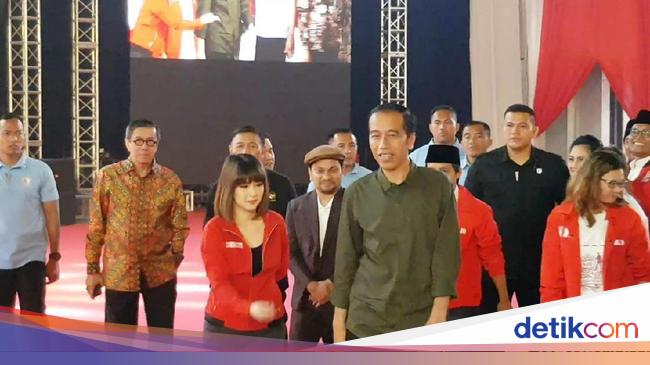 Jokowi: Ada dari Dalam Negeri Yang Menakut-nakuti Rakyat Jokowi: Ada dari Dalam Negeri Yang Menakut-nakuti Rakyat