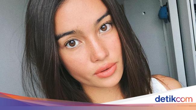 Rahasia Wajah Cantik Model Asia Tenggara Pertama di Show Victoria's Secret