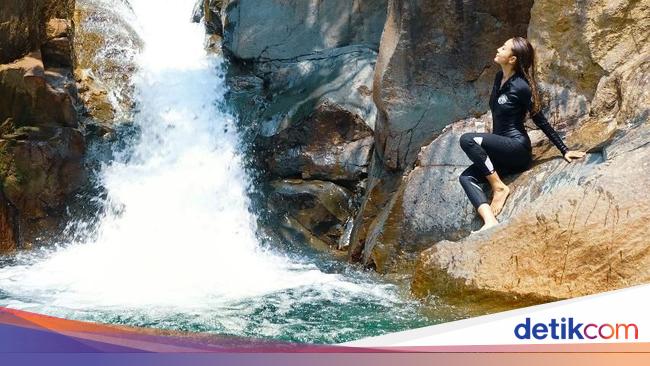 Curug Cibaliung di Bogor yang Segarnya Nampol