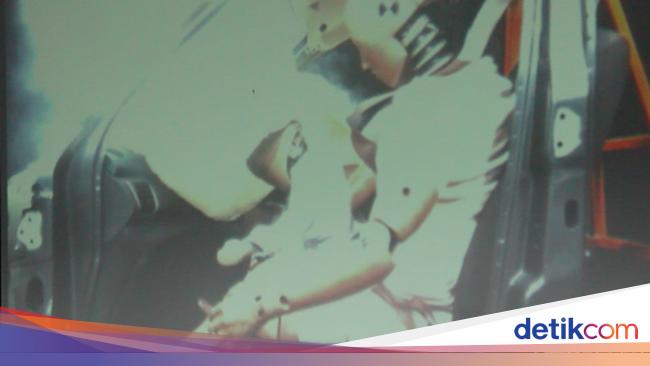 Bapak Ibu, Ingat Jangan Pangku Anak Sambil Nyetir, Bahaya!