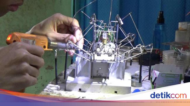 Unik! Robot Laba-laba dari Barang Bekas