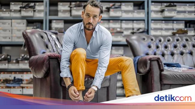 Kocak, Video Viral Pria Coba Sepatu di Toko Tapi Dikira Ingin Mencuri