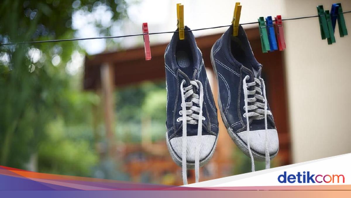 10 Cara Efektif Untuk Menghilangkan Bau Pada Sepatu
