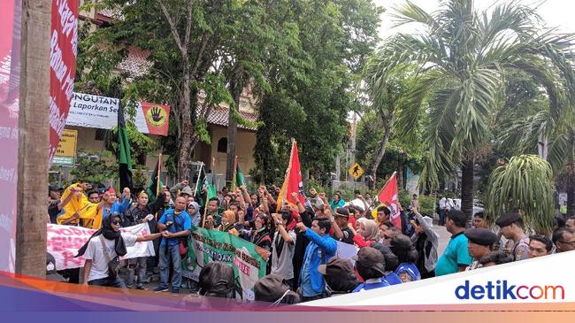 Mahasiswa Lamongan Tuntut Kejari Usut Tuntas Kasus Korupsi Mahasiswa Lamongan Tuntut Kejari Usut Tuntas Kasus Korupsi