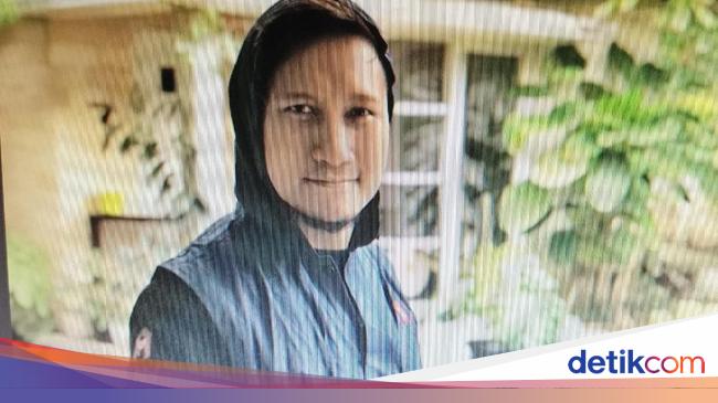 Arie Untung Akhirnya Buka Suara soal Postingan '812 Malaysia' Arie Untung Akhirnya Buka Suara soal Postingan '812 Malaysia'