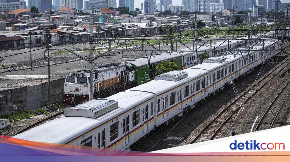 Kebakaran di Grogol Belum Padam, KRL dari Tangerang Hanya Sampai Rawa Buaya