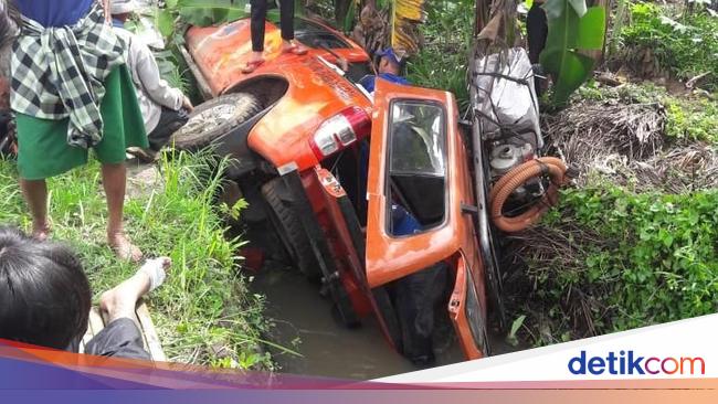 Pulang dari Lokasi Bencana, Mobil BPBD Jember Nyemplung Sungai