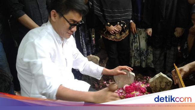 Suasana Haru Selimuti Pemakaman Dylan Sahara