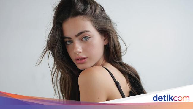 Pesona Wanita Tercantik ke-3 di Dunia yang Jadi Kontroversi karena Agamanya