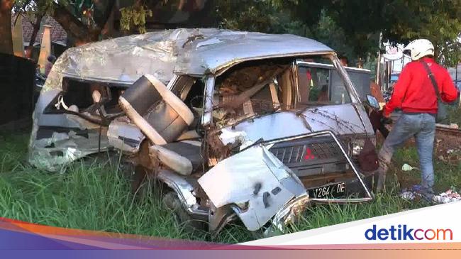 Tragedi L300 Tertabrak KA Jayabaya di Pasuruan Tewaskan 5 Orang