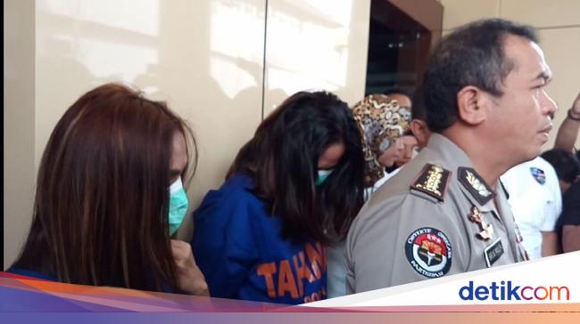 Pengakuan Muncikari Soal Artis yang Tergabung Prostitusi Online Pengakuan Muncikari Soal Artis yang Tergabung Prostitusi Online