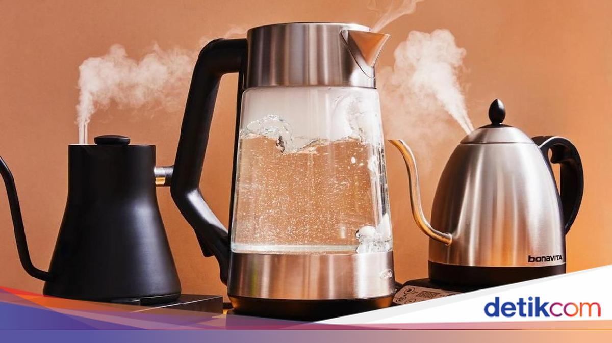 Hii..! Pria Ini Temukan Ular Putih di Teko Air yang Baru Dibelinya
