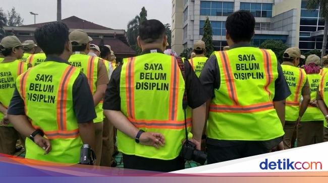 Tak Ikut Apel, Ratusan ASN Pemkot Bekasi Kenakan Rompi Tidak Disiplin Tak Ikut Apel, Ratusan ASN Pemkot Bekasi Kenakan Rompi Tidak Disiplin