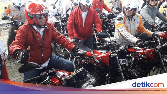 Naik RX King, Menhub Budi Karya Riding Bareng Bikers di Yogya Naik RX King, Menhub Budi Karya Riding Bareng Bikers di Yogya