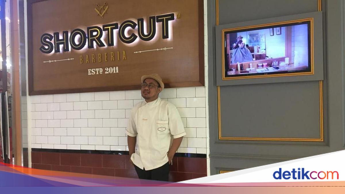 Herman Tukang Cukur Ungkap Model Rambut Langganan Jokowi