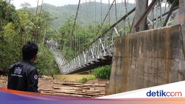 Jembatan Gantung Runtuh, Akses Antar Desa di Pacitan Putus Jembatan Gantung Runtuh, Akses Antar Desa di Pacitan Putus