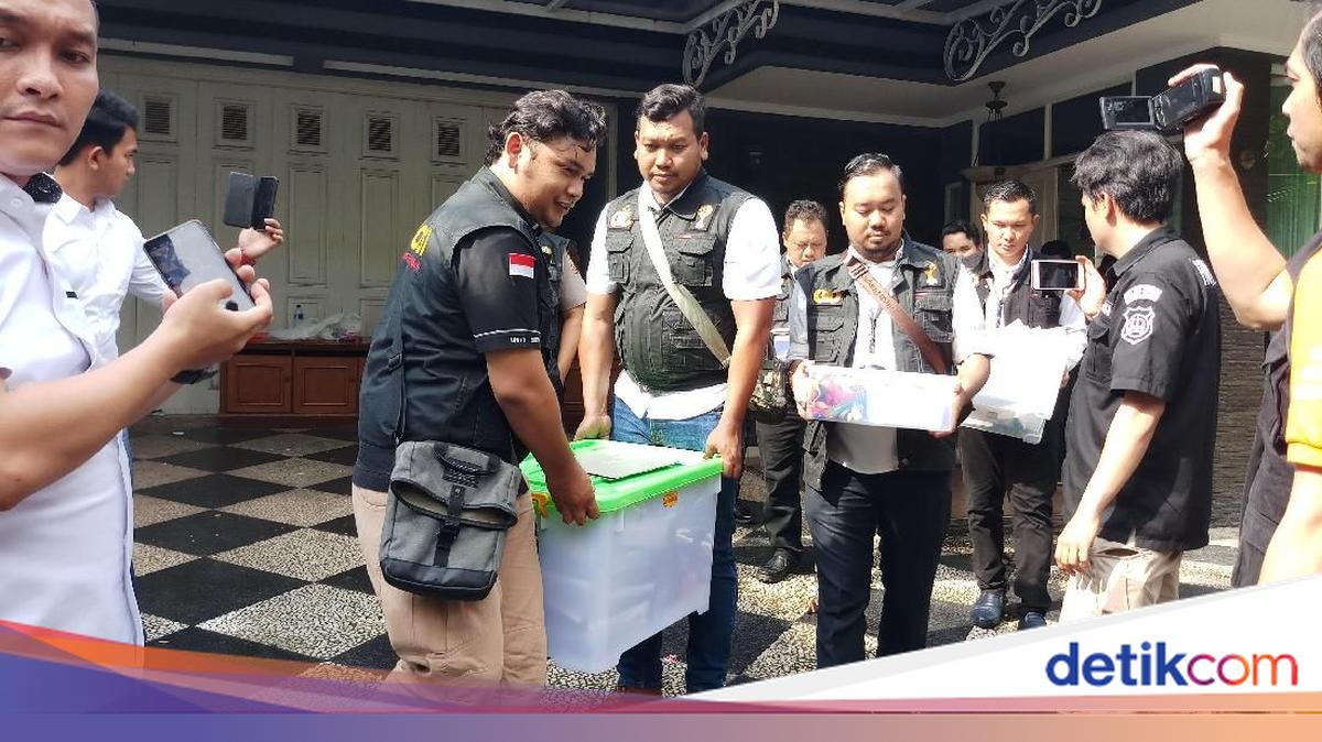 Polisi Obok-obok Kantor PSSI