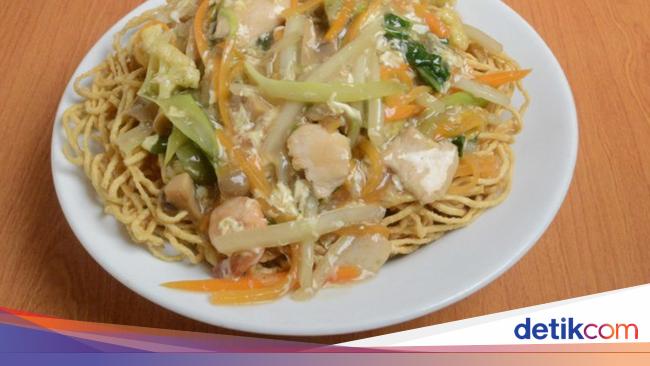 Menu Harian Ramadan 21: I Fu Mie dan Sayap Ayam Goreng Daun Jeruk yang Sedap