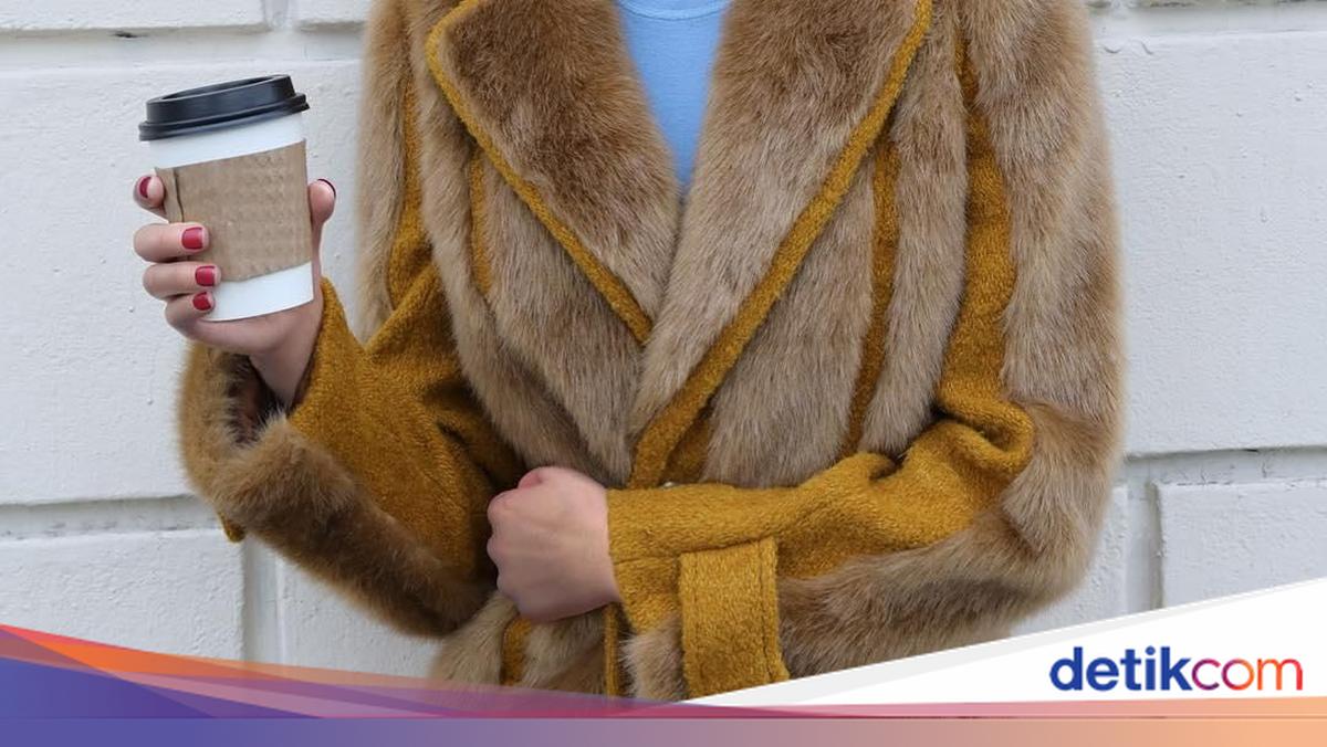 Cantiknya Bermuda Isbae, Robot Manusia yang Suka Pose Bareng Makanan