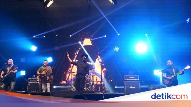 Cerita Bertemunya Kembali Suar Nasution dengan Pure Saturday