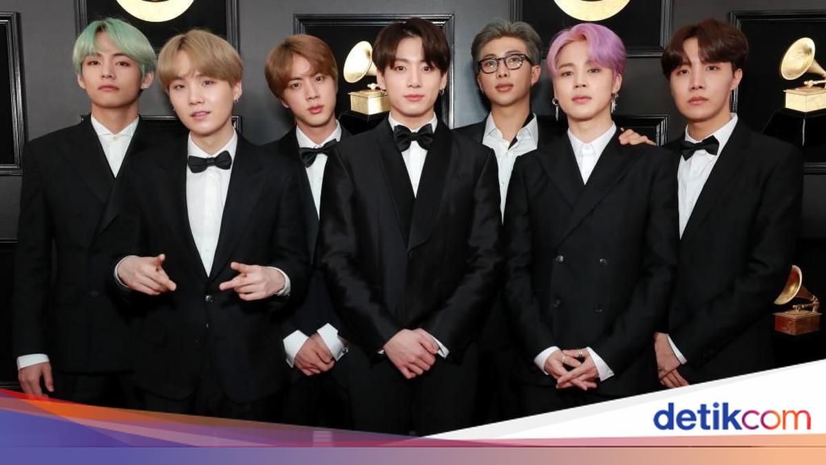 Foto: Gaya Formal BTS Pakai Setelan Jas Desainer Korea di Grammy Awards