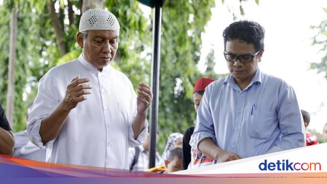 Doa Krisna di Pemakaman Nana Krip