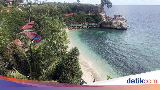 Liburan Akhir Pekan ke Majene, Ada Pantai Dato yang Cantik