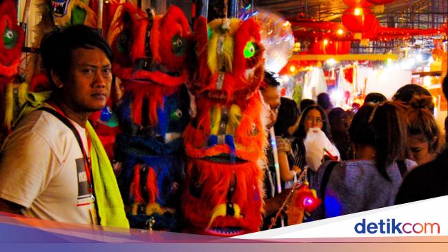 Penjaja Topeng Naga yang Tetap Beraga