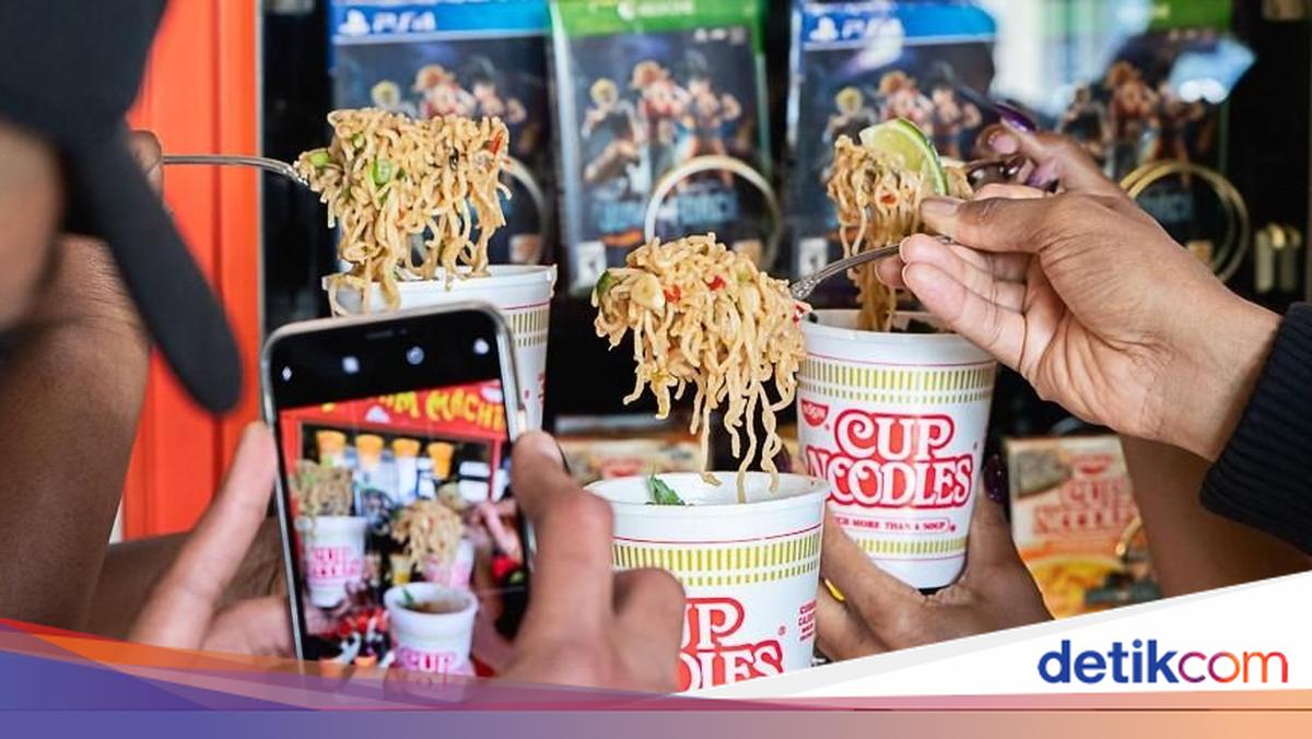Canggih! Vending Machine Ini Gunakan Medsos Buat Beri Mie Instan Gratis